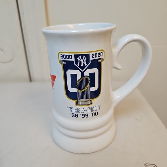 Budweiser | Shirts | New York Yankeesbudweiser Stein Celebrating The ...